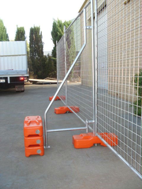 Temporary Fencing Stays/Brace with 3 Blow Moulded Plastic Blocks
