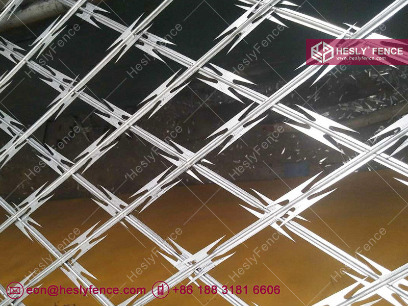 Welded Razor Wire Mesh Fence, 150X300mm rhombus hole, BTO-30 blade, 2.1mX6m